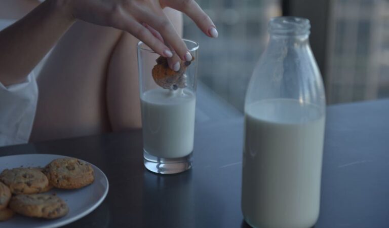 Whole Milk Vs. 2%: Which Is Better Tasting? - Just Dip Recipes