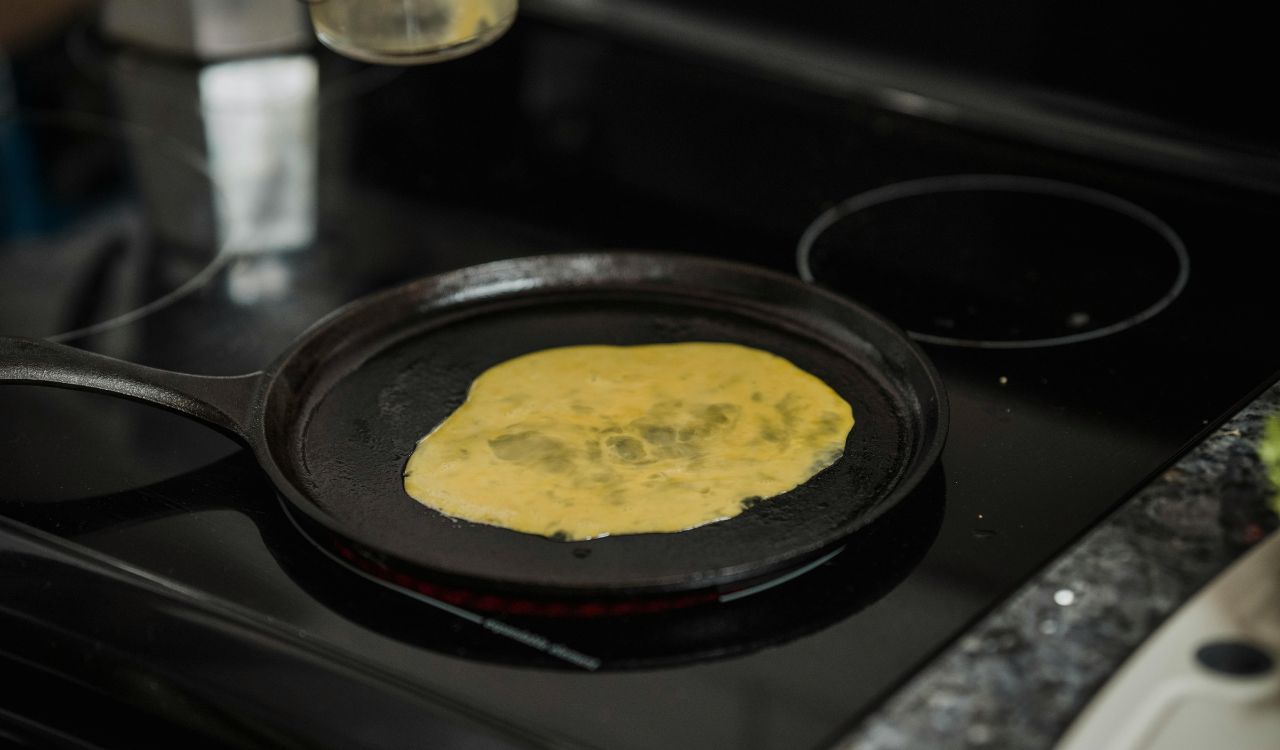 The Common Kitchen Mistake That Can Damage a Glass Top Stove - Just Dip ...