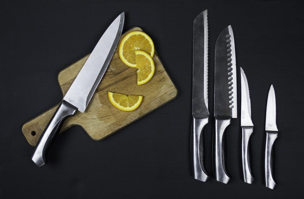 Why Chefs Say This One Common Mistake Ruins Kitchen Knives - Just Dip ...
